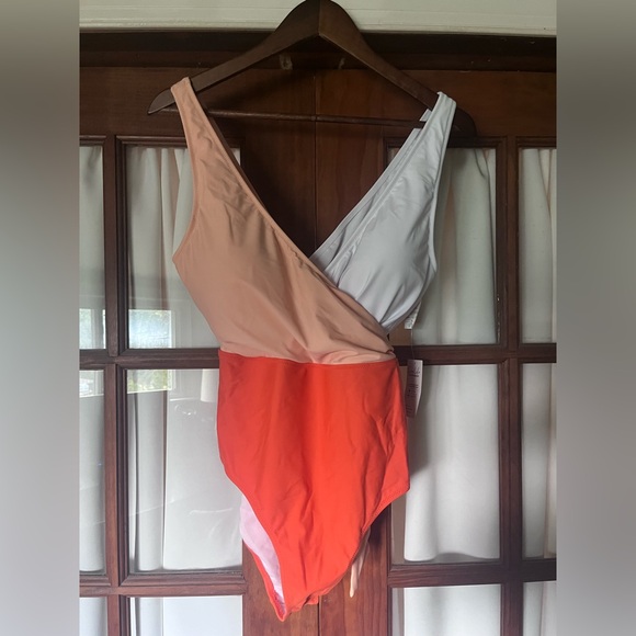 Cupshe | Swim | Cupshe Colorblock One Piece Swimsuit Peach White And ...